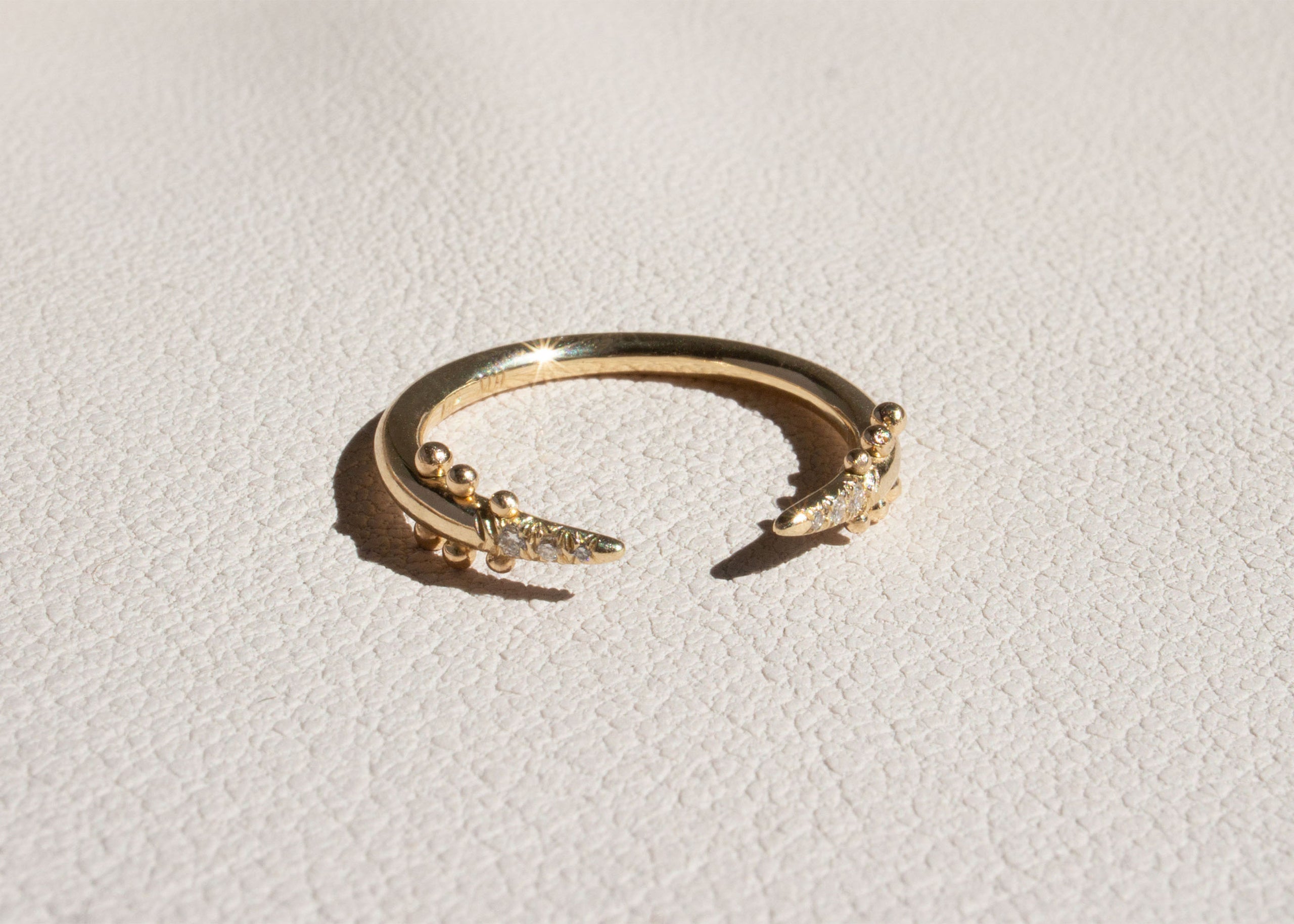 White Diamond Kuli Ring – M. Hisae